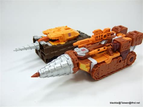 Unite Warriors Computron In Hand And Comparisons With Hasbros Computron Transformers News Tfw2005