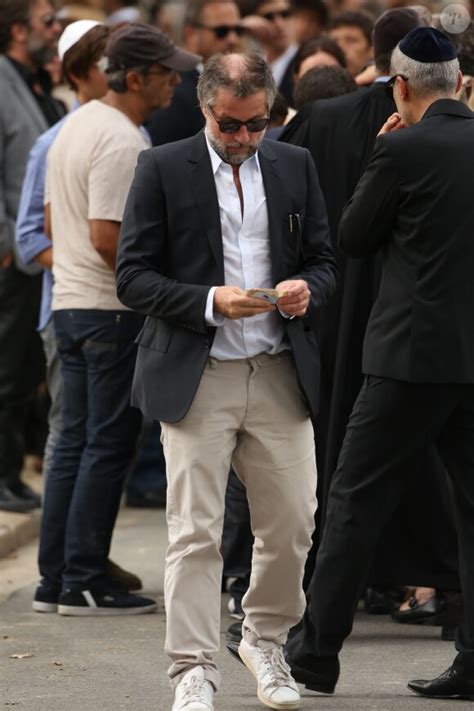 Photo Eric Wapler à La Sortie Des Obsèques De Sa Femme Valérie Benguigui Au Cimetière Du