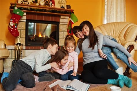 Familie Im Haus Bilder Kostenloser Download Auf Freepik