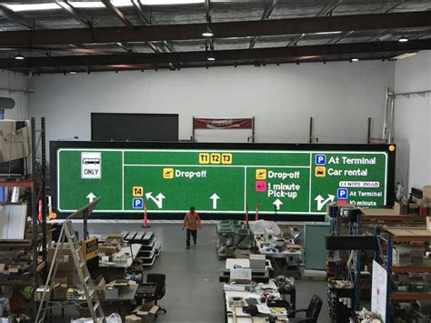 Melbourne Airport Dynamic Signage Symal