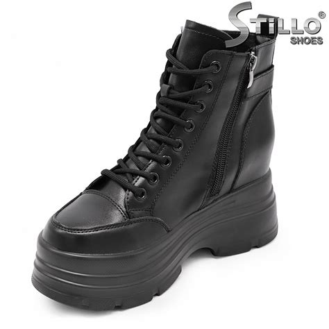 Спортни боти с катарама на платформа 43161