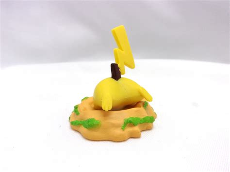 Pikachu Pokemon Hole Dig Mascot Gacha Mini Figure Japanese