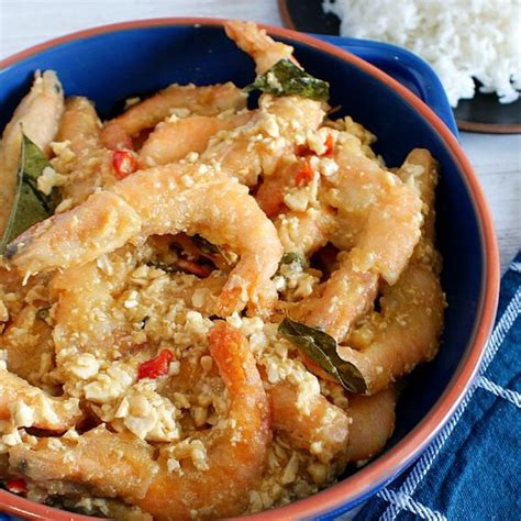 Salted Egg Crispy Shrimp Spicy And Creamy Recipe Amiable Foods
