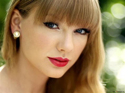 Taylor Swift Close Up 2k Wallpaper Download