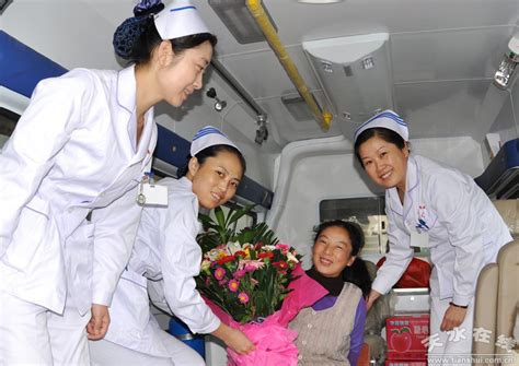 患者康复出院患者出院卡通图片患者出院大山谷图库