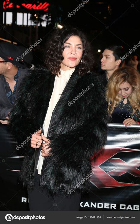 Jessica Szohr Style 2022