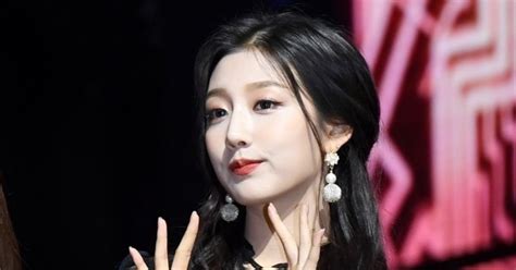 러블리즈 정예인 사슴처럼 긴 목 퀸덤