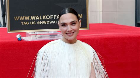 Les Manifestants Pro Palestine Et Israël Saffrontent à Gal Gadot