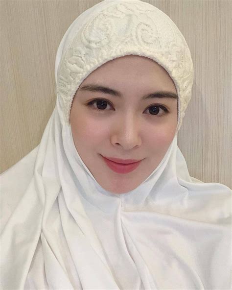 Ustazah Cantik Kelompok Siswa