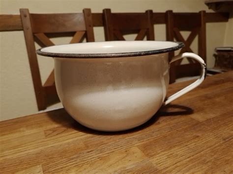 Emo Stara Veća Nočna Posuda