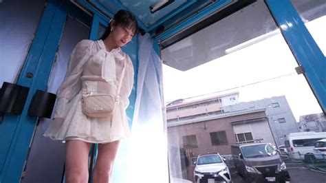 街行く女子大生がハイレグの食い込みでチ〇コガード！ハイレグチンマン攻防チャレンジ！ 何度もモリマン クリ擦れでぬれぬれ羞恥！緩んだマ〇コにデ