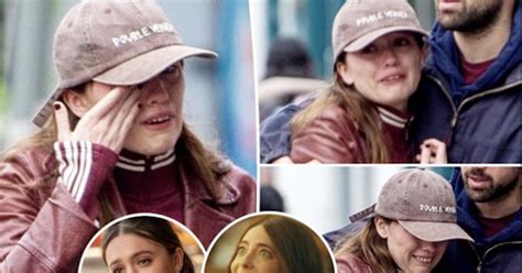 Sao Phim Sex Education Bật Khóc Trên Phố Sau Khi Bị Chế Giễu 1 Bộ Phận Cơ Thể