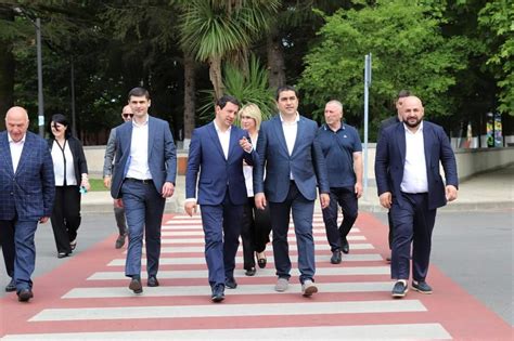 საქართველოს პარლამენტის თავმჯდომარემ ქალაქ ოზურგეთში ინფრასტრუქტურული სამუშაოები დაათვალიერა