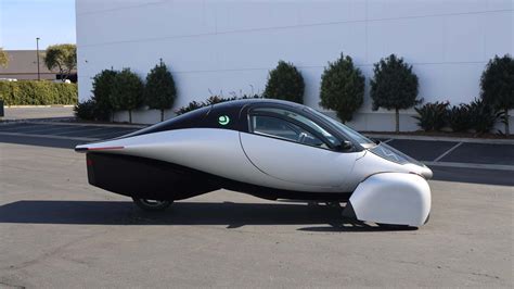 Aptera รถ 3 ล้อ ไฟฟ้าพลังงานแสงอาทิตย์ ชาร์จได้ 64 กมวัน วิ่งไกล 644