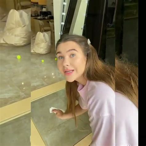 Big Booty Girl Missed A Spot Viral Big Booty Girl Big Booty Dance