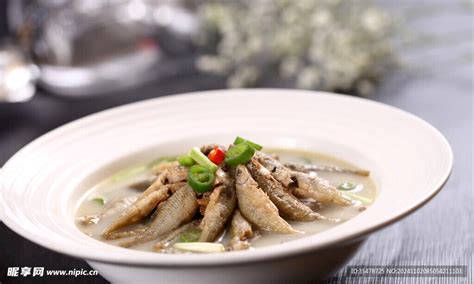 鲜椒嫩仔鱼摄影图传统美食餐饮美食摄影图库昵图网