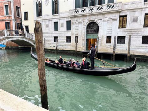 Going On A Gondola Ride In Venice Official Prices Map Tips