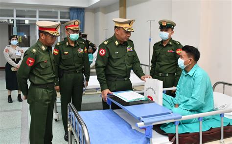 တပ်မတော်ဆေးရုံများ၌ တက်ရောက်ဆေးကုသမှုခံယူနေသူများအားကြည့်ရှုအားပေး