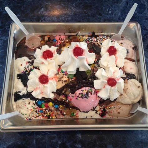 The 24 Scoop Sundae At This North Carolina Creamery Is An Ice Cream