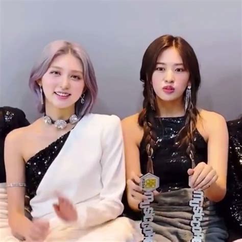 9˚ᶜ On Twitter 🐶 오늘 조금 귀여운 머리를 해봤거든요~ 🐿️ 앗 아까는 귀여운 느낌이 아니라고 하셨거든요 저한테 🐶 조금 새로운 느낌의 머리를 해봤거든요