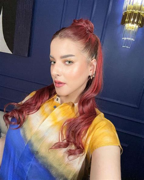 Tampil Dengan Alis Celurit Wajah Tasya Farasya Dipuji Mirip Rose Blackpink Id