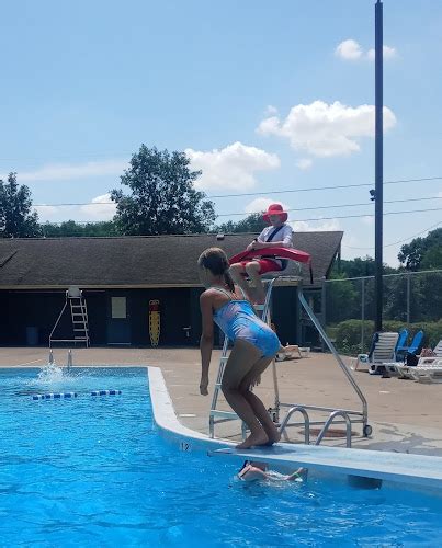 Redwood Community Pool Open Hours Admission Price Address Photos