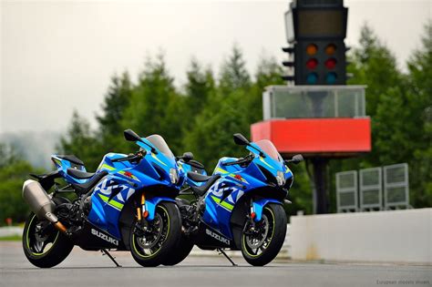 Hd Suzuki Gsx R1000 Dynamic Twin Bikes Ready To Race 2017x1342