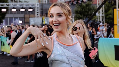 10 Chloe Fineman Facts And How She Really Landed Her Spot On Snl