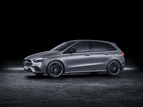 Download Stunning Mercedes Benz B Class In Motion Wallpaper
