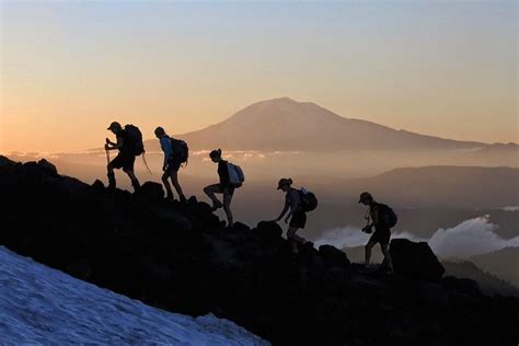 5 Tips Mendaki Gunung Bagi Pemula - RolasNews
