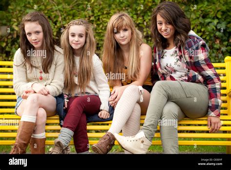 13 Year Old Teenage Girls Fotografías E Imágenes De Alta Resolución Alamy