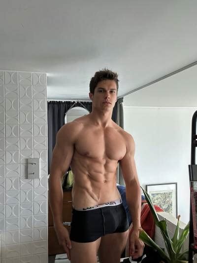 Brunette Leo Tumbex