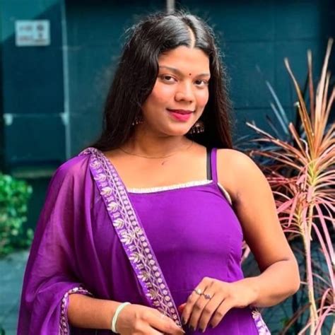 Sona Chauhan Age Height Net Worth Photos Videos Latest News