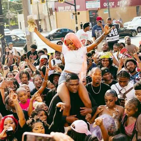 Pin By Sexy Red ️ On Pluto King Von Rapper Wallpaper Iphone Pretty Celebrities Thug Girl