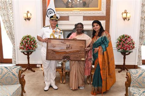 Vice Admiral Rajesh Pendharkar Pays Courtesy Visit To Honble
