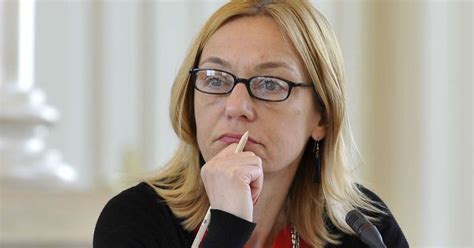 Nekdanji Pahorjevi Desni Roki Ne Bodo Sodili Za Poslovno Goljufijo