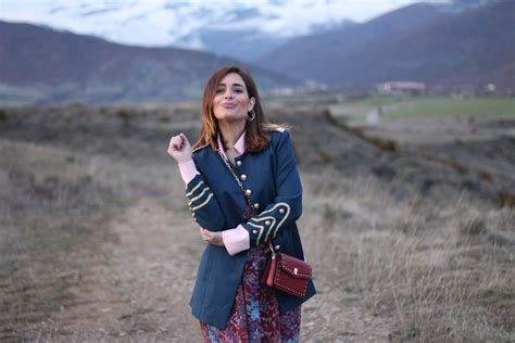 The Dream Is Paris Creating Worlds Outfit Con Maxi Vestido