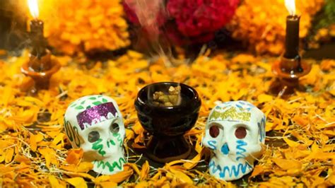 Día De Muertos ¿qué Significado Tiene El Copal En El Altar Y Por Qué Es Importante Que Lo Lleve