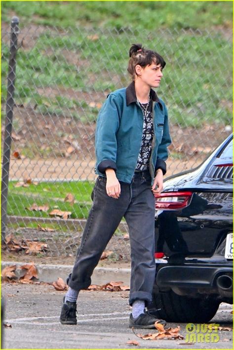 Kristen Stewart Enjoys Some Time On The Green During Casual Golf Outing Photo 4998088 Kristen