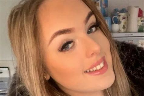 Frumpy Mum Mimics Instagram Glamour Shots To Help Others With Body