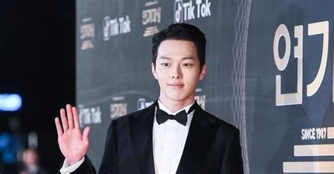 사진 장기용훈남 미소