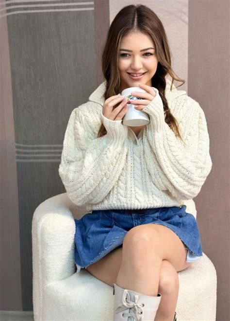 खुद से शादी करने वाली इस मशहूर इन्फ्लुएंसर ने कूद कर दी जान अपने वजन को लेकर थीं परेशान