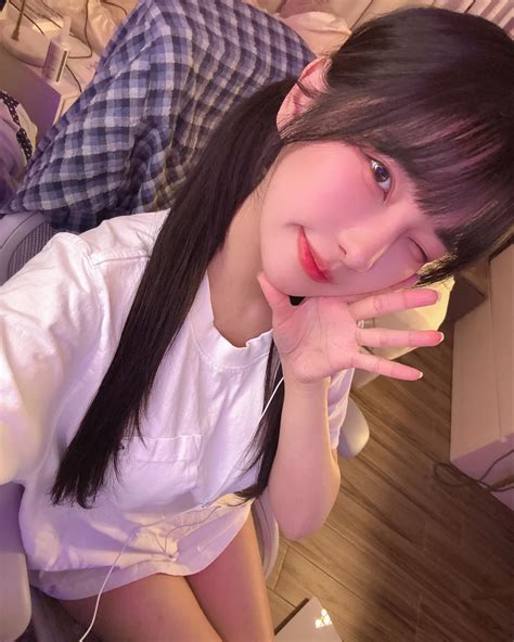 依梨🐰 紀錄一下 下次再繼續學習綁更多新髮型😂 Instagram