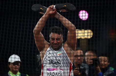 عکس اشک‌های احسان حدادی پس از خداحافظی از دنیای حرفه‌ای خبرآنلاین