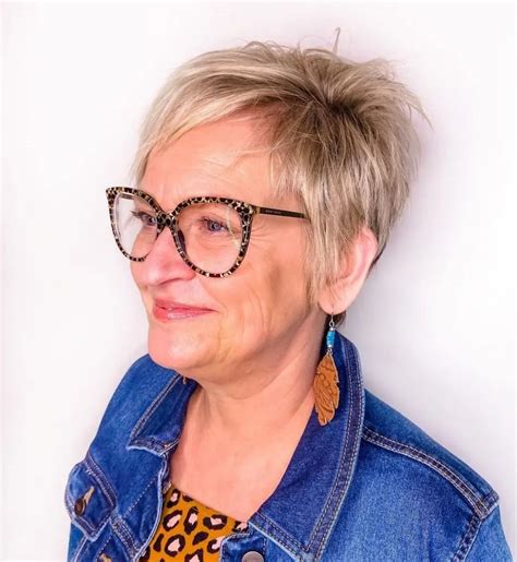 50 Best Pixie Cuts For Older Ladies With Glasses