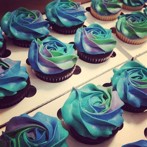 Peacock Cupcakes For Stunning Wedding Desserts