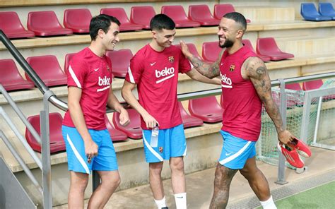 پدری بدون استراحت به تمرینات بارسلونا بازگشت عکس طرفداری