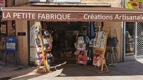 Des Objets Recyclés Du Monde Entier Deviennent Des Cadeaux Pour Noël à