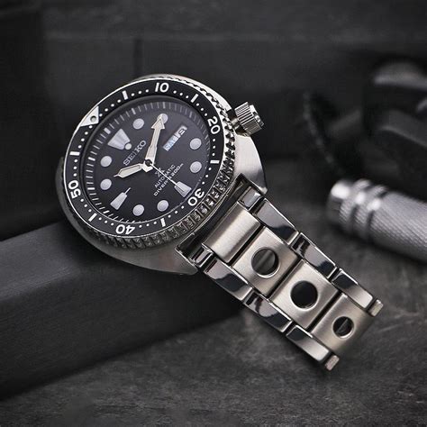 A Guide To Metal Watch Bracelets 14 Types To Know Hewore