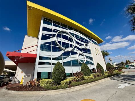 Le Plus Grand Mcdonalds Du Monde à Orlando